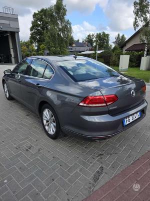 Grey Volkswagen Passat 2016 in Panevezys, with an engine capacity of 1.60 L and mileage of 237 thousand km for 8199 €, photo 15 on AUTOMOTO.COM.LV