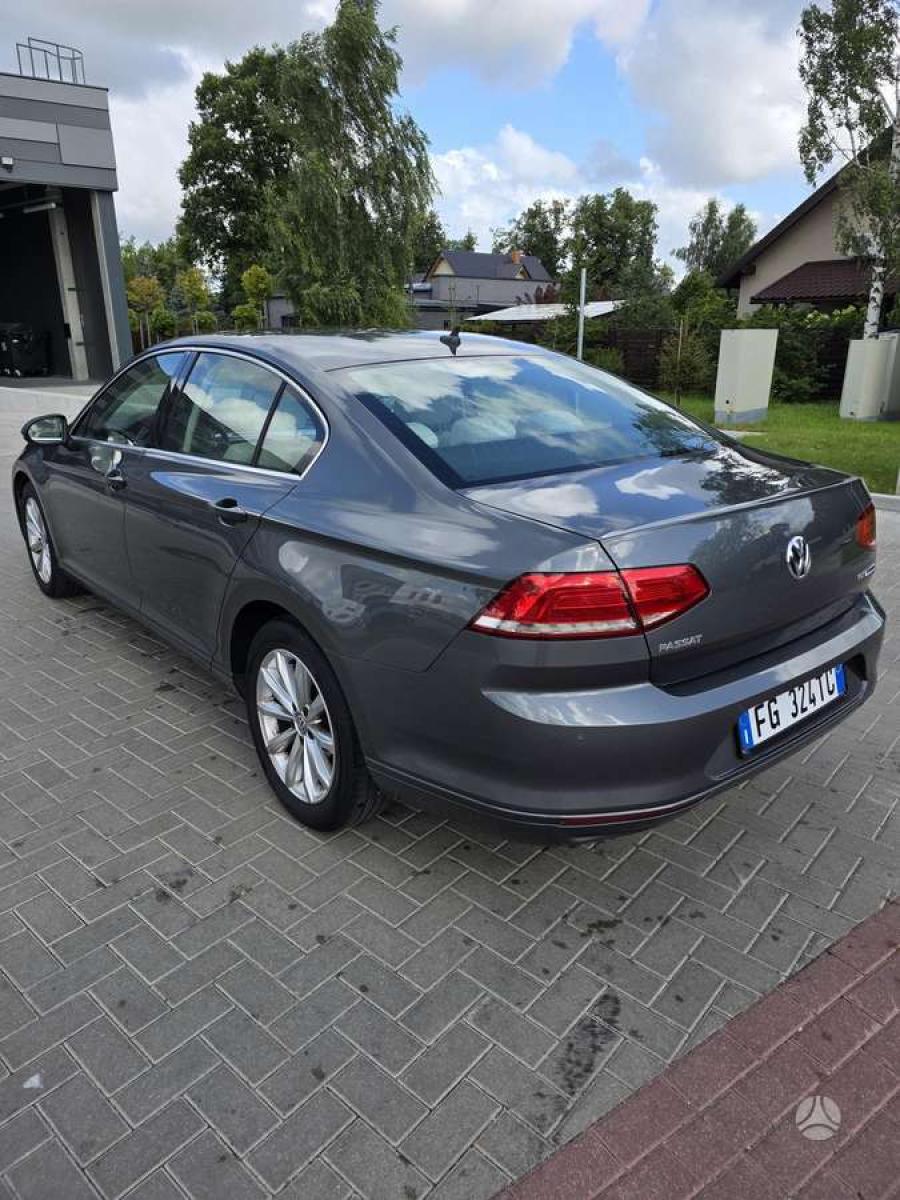 Grey Volkswagen Passat 2016 in Panevezys, with an engine capacity of 1.60 L and mileage of 237 thousand km for 8199 €, photo 15 on AUTOMOTO.COM.LV