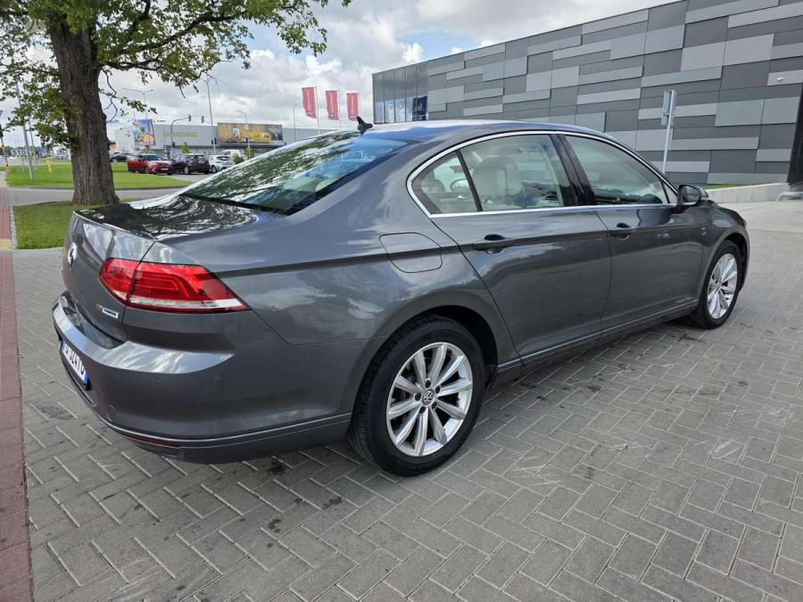 Grey Volkswagen Passat 2016 in Panevezys, with an engine capacity of 1.60 L and mileage of 237 thousand km for 8199 €, photo 17 on AUTOMOTO.COM.LV