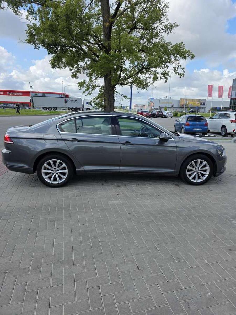 Grey Volkswagen Passat 2016 in Panevezys, with an engine capacity of 1.60 L and mileage of 237 thousand km for 8199 €, photo 19 on AUTOMOTO.COM.LV