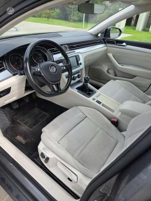 Grey Volkswagen Passat 2016 in Panevezys, with an engine capacity of 1.60 L and mileage of 237 thousand km for 8199 €, photo 22 on AUTOMOTO.COM.LV