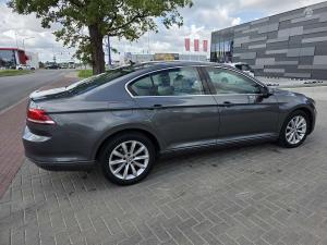 Grey Volkswagen Passat 2016 in Panevezys, with an engine capacity of 1.60 L and mileage of 237 thousand km for 8199 €, photo 23 on AUTOMOTO.COM.LV