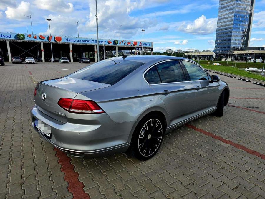 Grey Volkswagen Passat 2016 in Vilnius, with an engine capacity of 2.00 L and mileage of 274 thousand km for 11000 €, photo 3 on AUTOMOTO.COM.LV