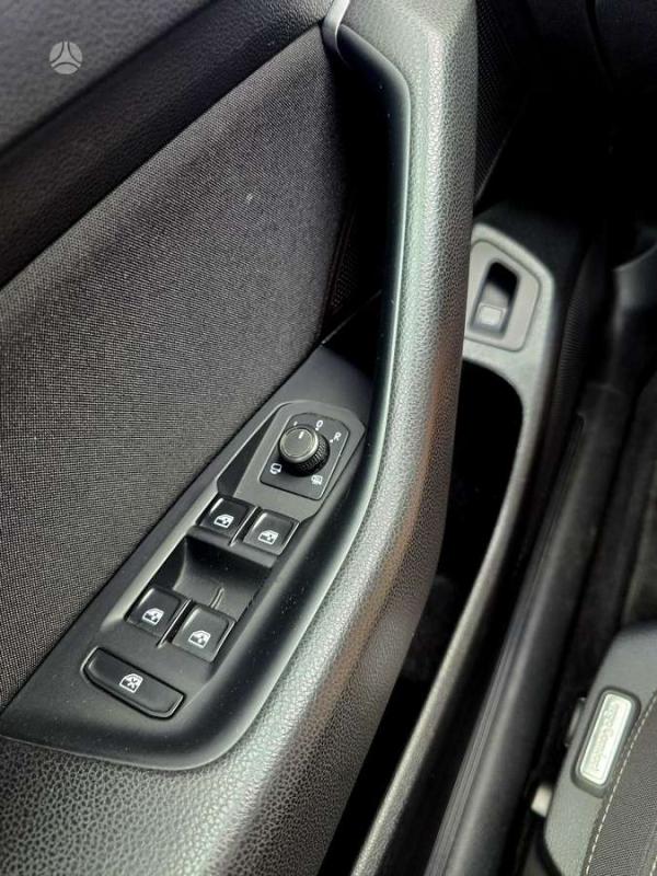 Pelēks Volkswagen Passat 2016 Viļņa, ar dzinēja tilpumu 2.00 L un nobraukumu 274 tūkst. km par 11000 €, foto 7 vietnē AUTOMOTO.COM.LV