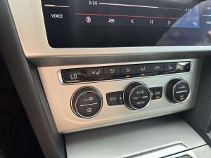 Grey Volkswagen Passat 2016 in Vilnius, with an engine capacity of 2.00 L and mileage of 274 thousand km for 11000 €, photo 9 on AUTOMOTO.COM.LV