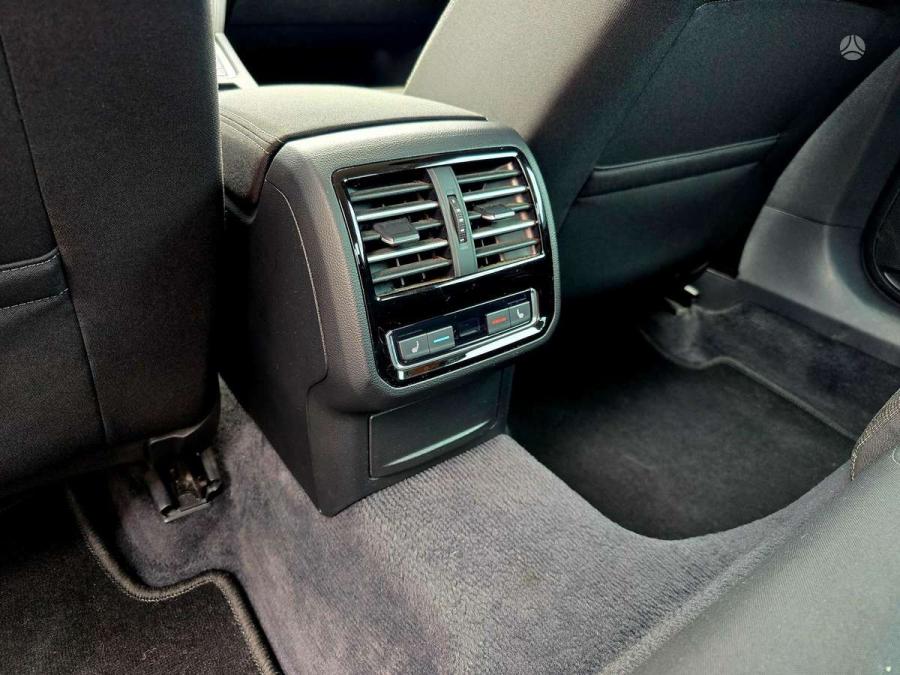 Grey Volkswagen Passat 2016 in Vilnius, with an engine capacity of 2.00 L and mileage of 274 thousand km for 11000 €, photo 14 on AUTOMOTO.COM.LV