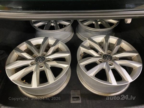 Volkswagen Passat 2016 in Voru on AUTOMOTO.COM.LV Grey Volkswagen Passat 2016 in Voru, with an engine capacity of 1.40 L and mileage of 203 thousand km for 8900 €, photo 10 on AUTOMOTO.COM.LV