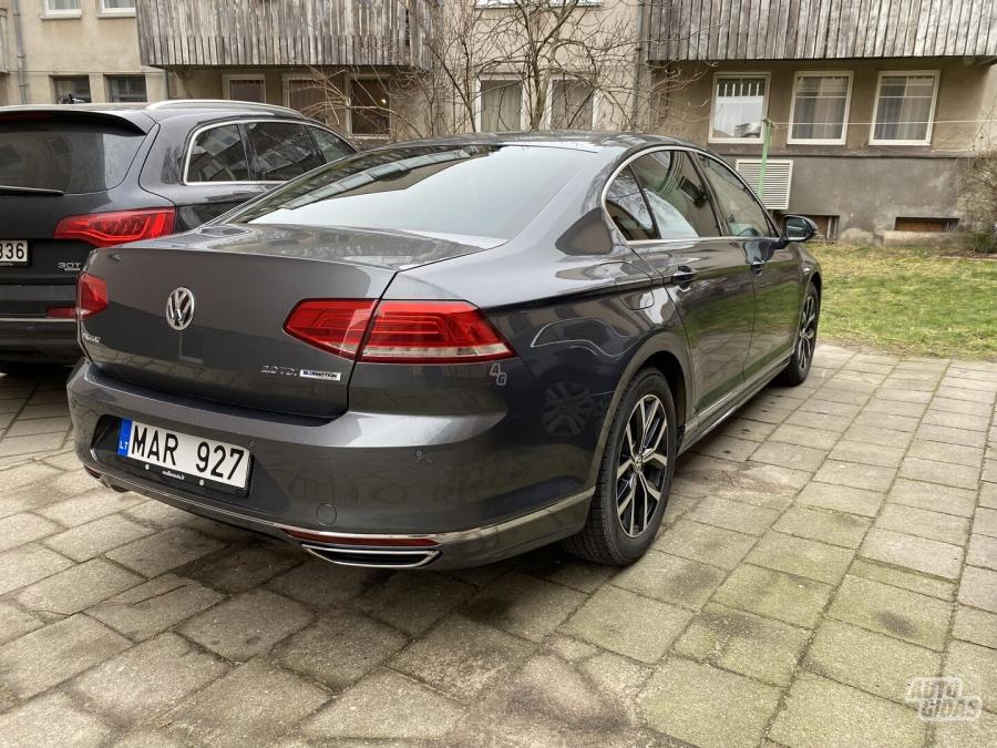 Grey Volkswagen Passat 2017 in Klaipeda, with an engine capacity of 2.00 L and mileage of 143 thousand km for 15500 €, photo 4 on AUTOMOTO.COM.LV