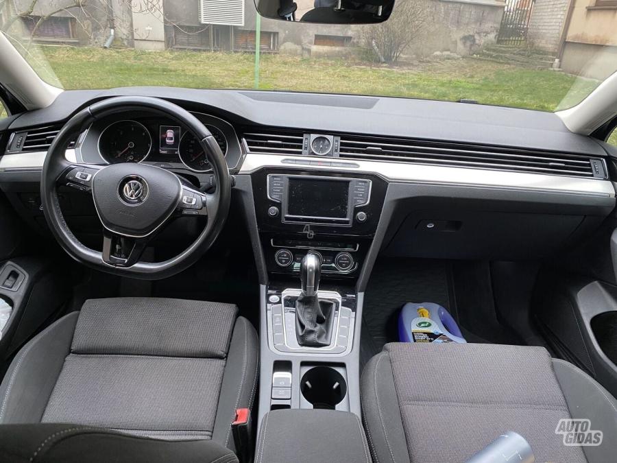 Grey Volkswagen Passat 2017 in Klaipeda, with an engine capacity of 2.00 L and mileage of 143 thousand km for 15500 €, photo 6 on AUTOMOTO.COM.LV