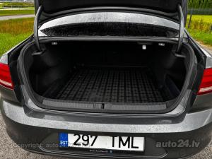 Grey Volkswagen Passat 2017 in Tallinn, with an engine capacity of 1.40 L and mileage of 153 thousand km for 12990 €, photo 6 on AUTOMOTO.COM.LV