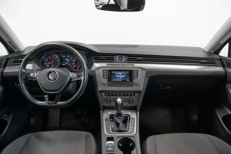 Pelēks Volkswagen Passat 2017 Viļņa, ar dzinēja tilpumu 1.40 L un nobraukumu 203 tūkst. km par 9600 €, foto 9 vietnē AUTOMOTO.COM.LV