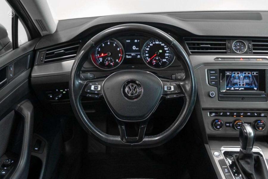 Pelēks Volkswagen Passat 2017 Viļņa, ar dzinēja tilpumu 1.40 L un nobraukumu 203 tūkst. km par 9600 €, foto 10 vietnē AUTOMOTO.COM.LV