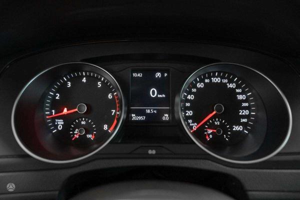 Pelēks Volkswagen Passat 2017 Viļņa, ar dzinēja tilpumu 1.40 L un nobraukumu 203 tūkst. km par 9600 €, foto 10 vietnē AUTOMOTO.COM.LV