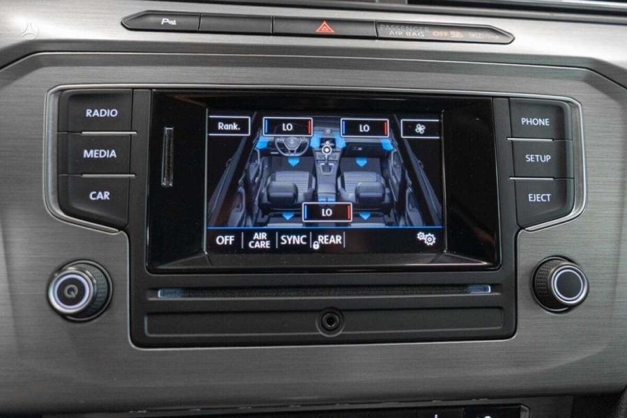Pelēks Volkswagen Passat 2017 Viļņa, ar dzinēja tilpumu 1.40 L un nobraukumu 203 tūkst. km par 9600 €, foto 13 vietnē AUTOMOTO.COM.LV