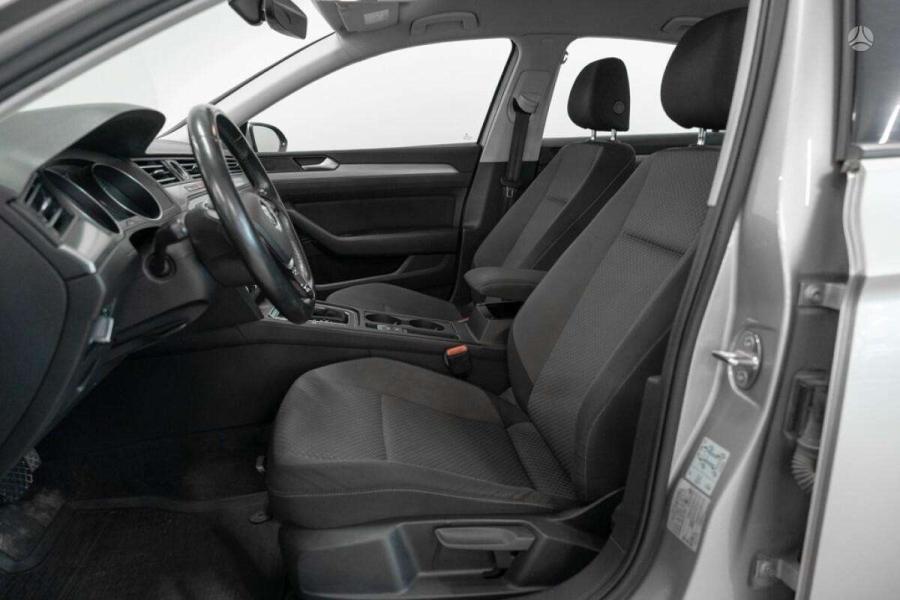 Pelēks Volkswagen Passat 2017 Viļņa, ar dzinēja tilpumu 1.40 L un nobraukumu 203 tūkst. km par 9600 €, foto 14 vietnē AUTOMOTO.COM.LV