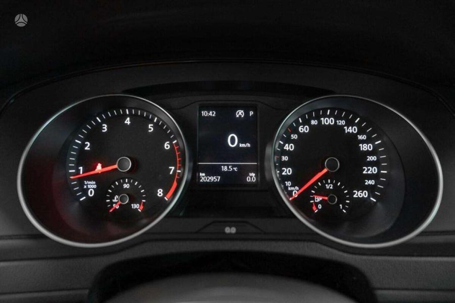 Pelēks Volkswagen Passat 2017 Viļņa, ar dzinēja tilpumu 1.40 L un nobraukumu 203 tūkst. km par 9600 €, foto 21 vietnē AUTOMOTO.COM.LV