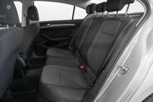 Pelēks Volkswagen Passat 2017 Viļņa, ar dzinēja tilpumu 1.40 L un nobraukumu 203 tūkst. km par 9600 €, foto 30 vietnē AUTOMOTO.COM.LV