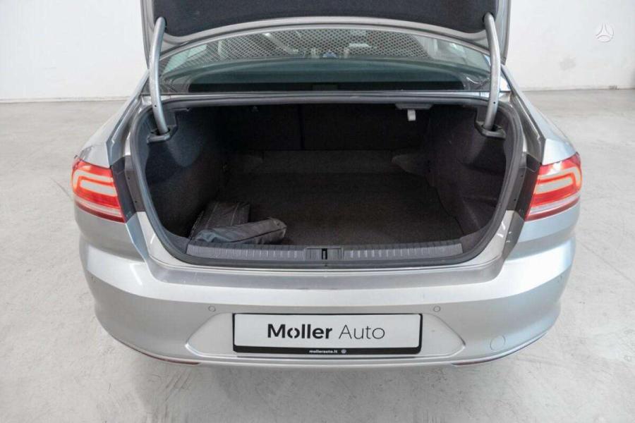 Pelēks Volkswagen Passat 2017 Viļņa, ar dzinēja tilpumu 1.40 L un nobraukumu 203 tūkst. km par 9600 €, foto 32 vietnē AUTOMOTO.COM.LV