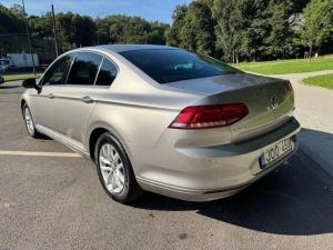 Grey Volkswagen Passat 2017 in Kaunas, with an engine capacity of 2.00 L and mileage of 180 thousand km for 13499 €, photo 4 on AUTOMOTO.COM.LV