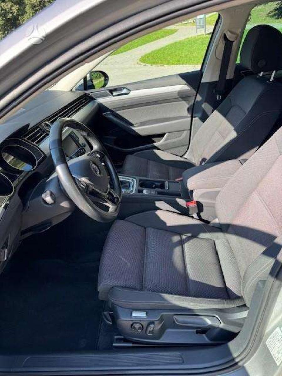 Grey Volkswagen Passat 2017 in Kaunas, with an engine capacity of 2.00 L and mileage of 180 thousand km for 13499 €, photo 7 on AUTOMOTO.COM.LV