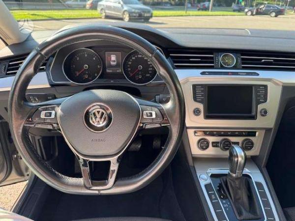 Grey Volkswagen Passat 2017 in Kaunas, with an engine capacity of 2.00 L and mileage of 180 thousand km for 13499 €, photo 8 on AUTOMOTO.COM.LV