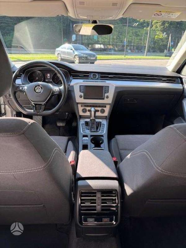 Grey Volkswagen Passat 2017 in Kaunas, with an engine capacity of 2.00 L and mileage of 180 thousand km for 13499 €, photo 9 on AUTOMOTO.COM.LV