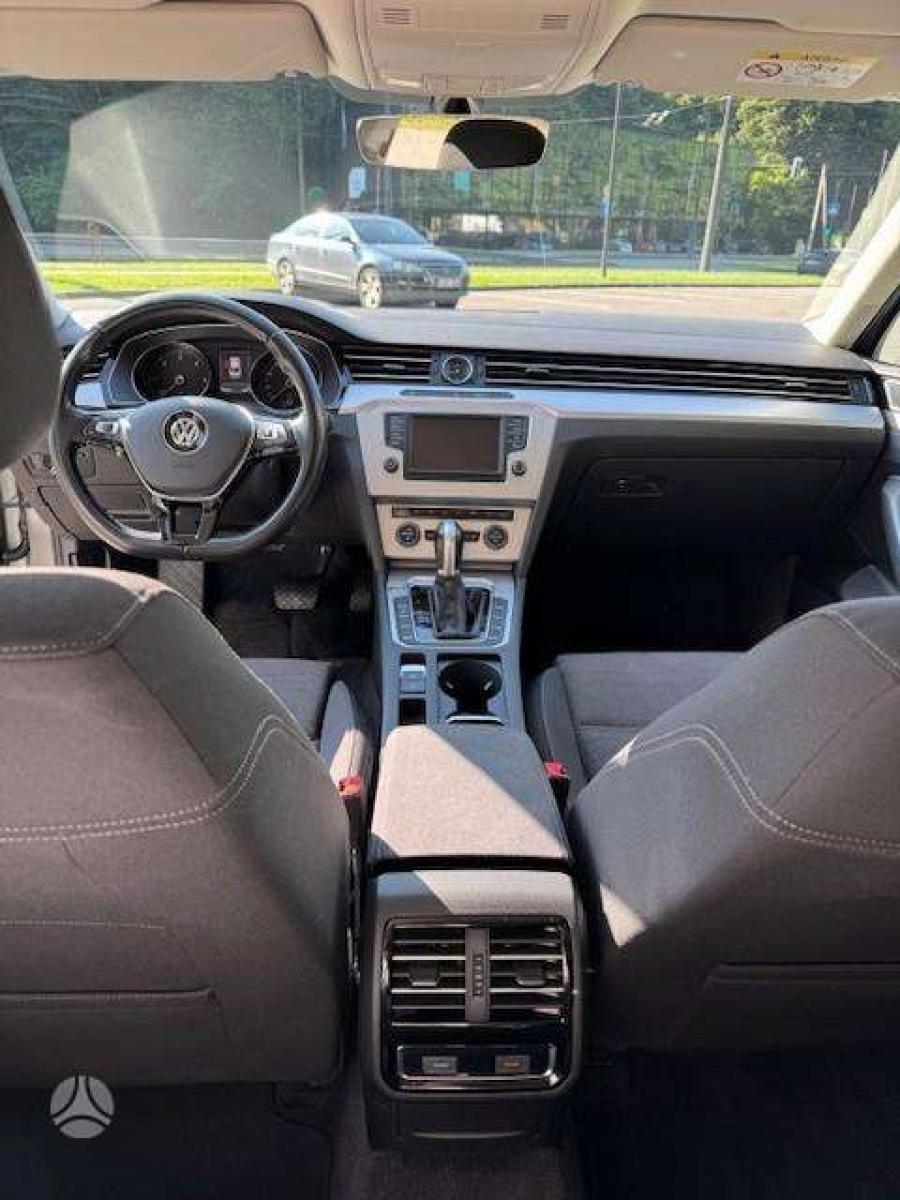 Grey Volkswagen Passat 2017 in Kaunas, with an engine capacity of 2.00 L and mileage of 180 thousand km for 13499 €, photo 10 on AUTOMOTO.COM.LV