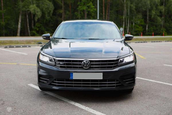Pelēks Volkswagen Passat 2017 Klaipėda, ar dzinēja tilpumu 1.80 L un nobraukumu 217 tūkst. km par 9000 €, foto 1 vietnē AUTOMOTO.COM.LV