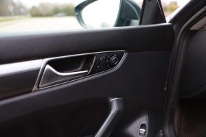 Pelēks Volkswagen Passat 2017 Klaipėda, ar dzinēja tilpumu 1.80 L un nobraukumu 217 tūkst. km par 9000 €, foto 9 vietnē AUTOMOTO.COM.LV