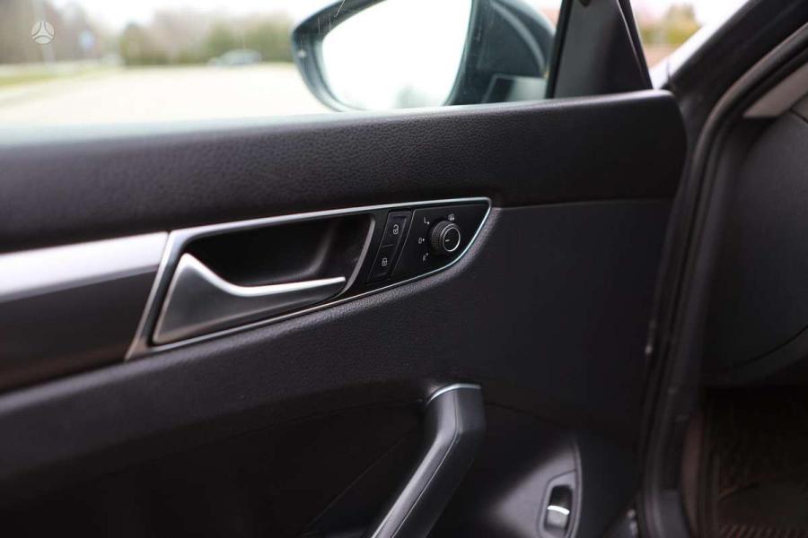 Pelēks Volkswagen Passat 2017 Klaipėda, ar dzinēja tilpumu 1.80 L un nobraukumu 217 tūkst. km par 9000 €, foto 9 vietnē AUTOMOTO.COM.LV