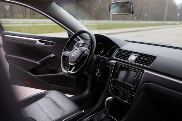 Pelēks Volkswagen Passat 2017 Klaipėda, ar dzinēja tilpumu 1.80 L un nobraukumu 217 tūkst. km par 9000 €, foto 10 vietnē AUTOMOTO.COM.LV