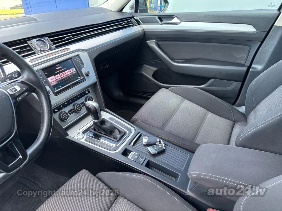 Grey Volkswagen Passat 2017 in Paide, with an engine capacity of 1.40 L and mileage of 252 thousand km for 7990 €, photo 13 on AUTOMOTO.COM.LV