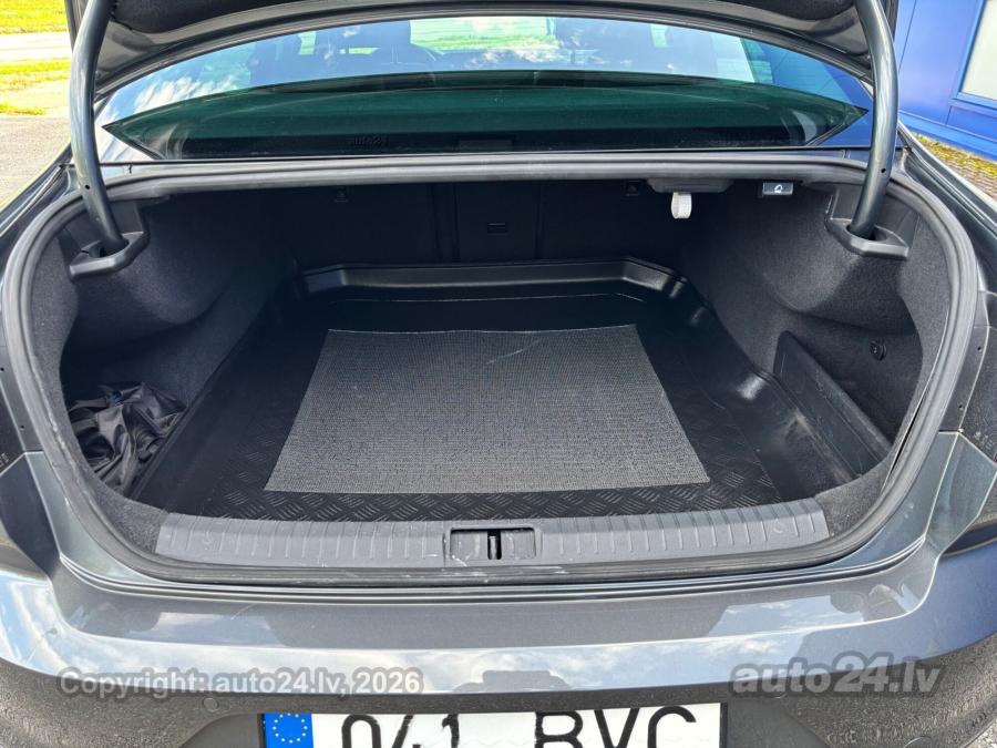 Grey Volkswagen Passat 2017 in Paide, with an engine capacity of 1.40 L and mileage of 252 thousand km for 7990 €, photo 23 on AUTOMOTO.COM.LV