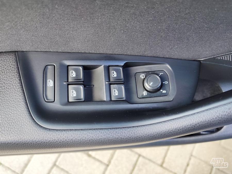 Pelēks Volkswagen Passat 2017 Klaipėda, ar dzinēja tilpumu 1.60 L un nobraukumu 277 tūkst. km par 9500 €, foto 14 vietnē AUTOMOTO.COM.LV