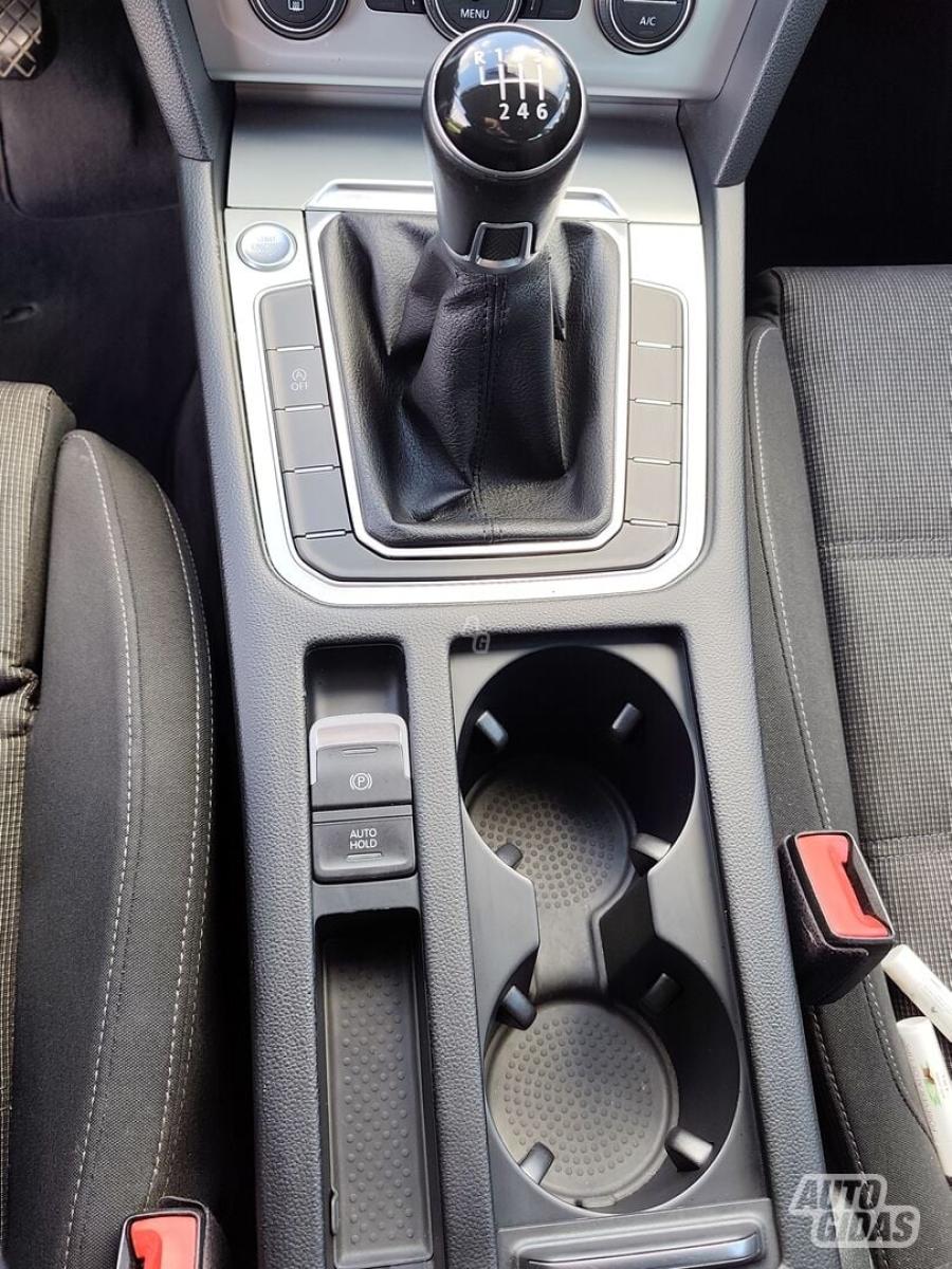 Pelēks Volkswagen Passat 2017 Klaipėda, ar dzinēja tilpumu 1.60 L un nobraukumu 277 tūkst. km par 9500 €, foto 19 vietnē AUTOMOTO.COM.LV