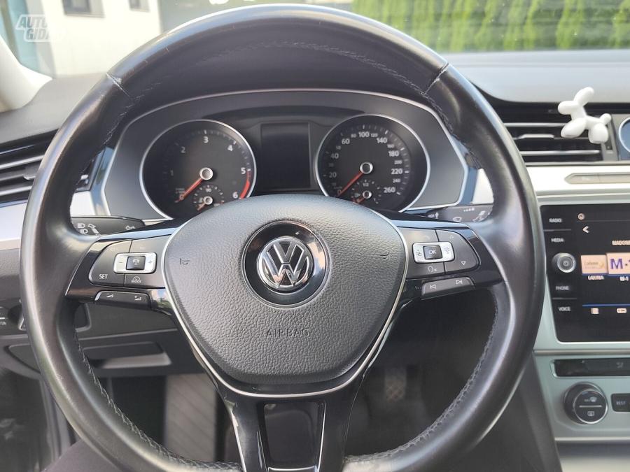 Pelēks Volkswagen Passat 2017 Klaipėda, ar dzinēja tilpumu 1.60 L un nobraukumu 277 tūkst. km par 9500 €, foto 22 vietnē AUTOMOTO.COM.LV