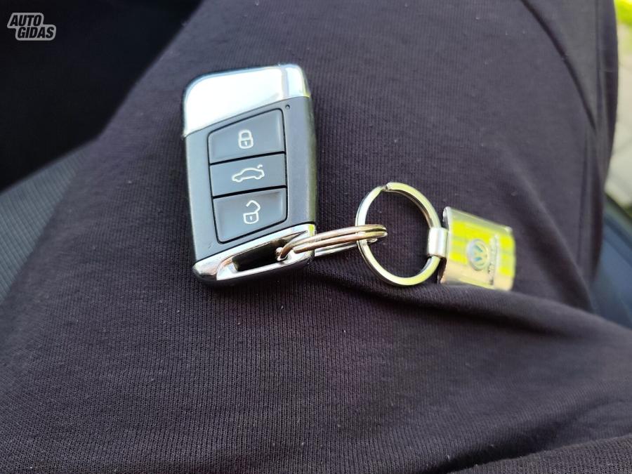 Pelēks Volkswagen Passat 2017 Klaipėda, ar dzinēja tilpumu 1.60 L un nobraukumu 277 tūkst. km par 9500 €, foto 26 vietnē AUTOMOTO.COM.LV