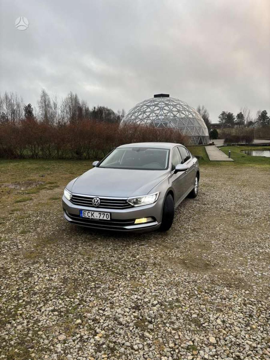Pelēks Volkswagen Passat 2018 Viļņa, ar dzinēja tilpumu 1.97 L un nobraukumu 155 tūkst. km par 13900 €, foto 1 vietnē AUTOMOTO.COM.LV
