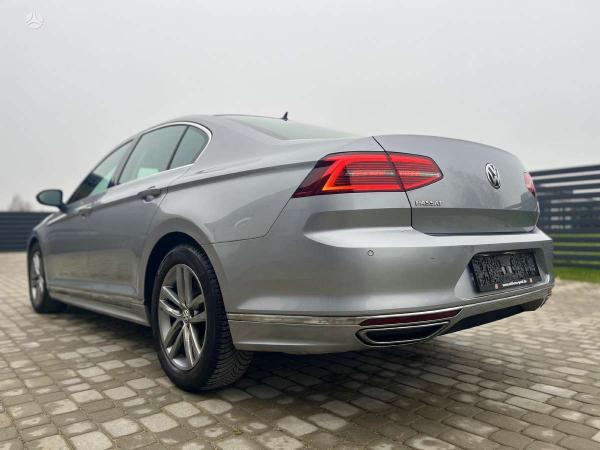 Grey Volkswagen Passat 2018 in Kaunas, with an engine capacity of 1.40 L and mileage of 249 thousand km for 9200 €, photo 1 on AUTOMOTO.COM.LV