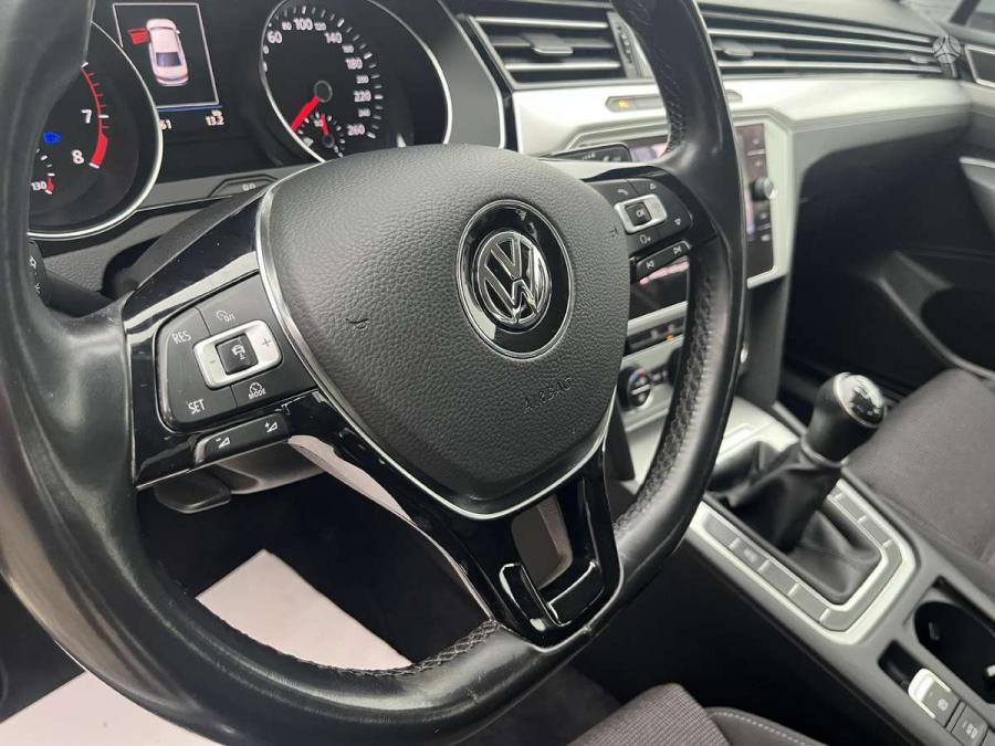 Grey Volkswagen Passat 2018 in Kaunas, with an engine capacity of 1.40 L and mileage of 249 thousand km for 9200 €, photo 10 on AUTOMOTO.COM.LV