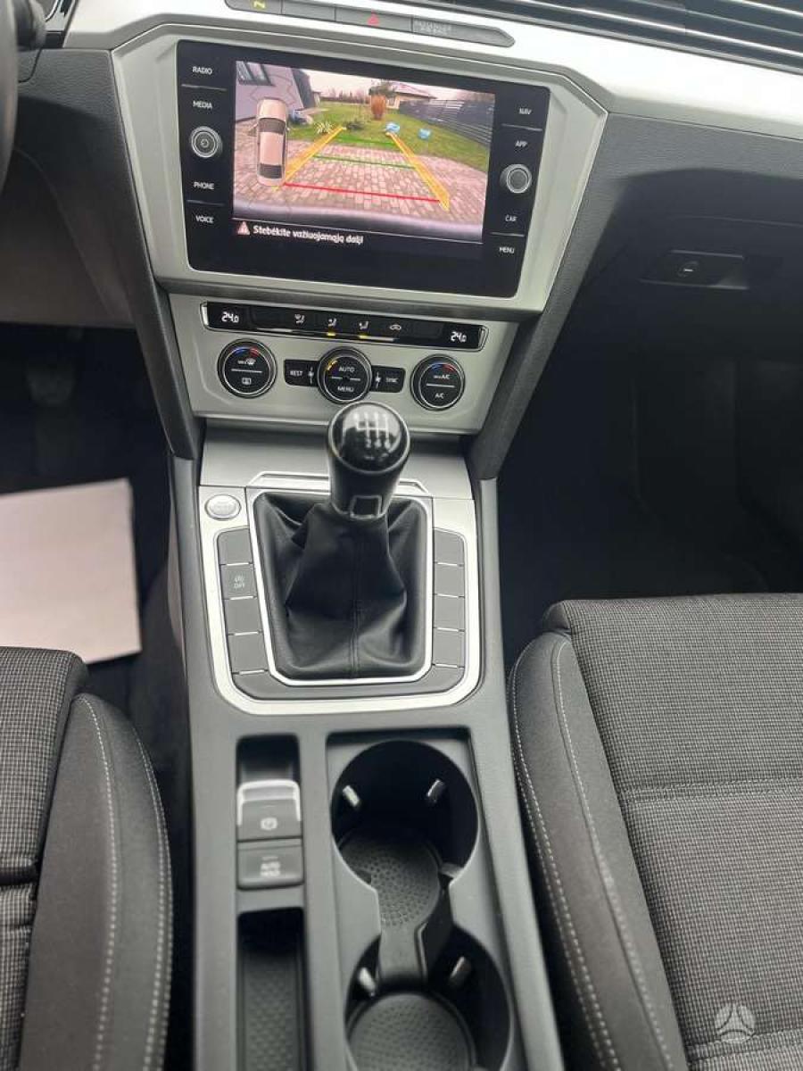 Grey Volkswagen Passat 2018 in Kaunas, with an engine capacity of 1.40 L and mileage of 249 thousand km for 9200 €, photo 13 on AUTOMOTO.COM.LV