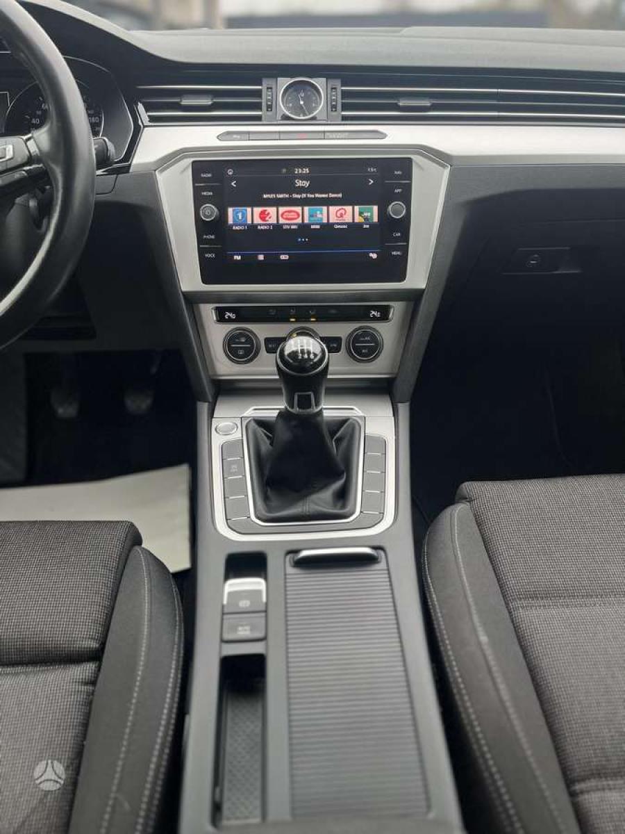 Grey Volkswagen Passat 2018 in Kaunas, with an engine capacity of 1.40 L and mileage of 249 thousand km for 9200 €, photo 21 on AUTOMOTO.COM.LV