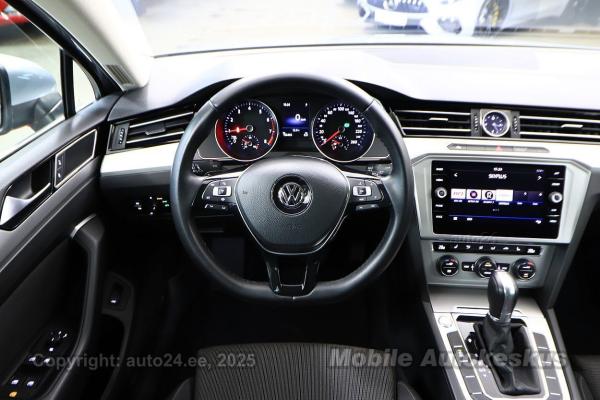 Grey Volkswagen Passat 2018 in Tallinn, with an engine capacity of 1.50 L and mileage of 158 thousand km for 14895 €, photo 7 on AUTOMOTO.COM.LV