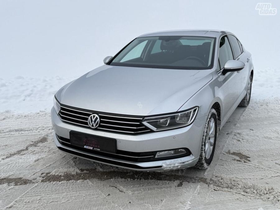 Grey Volkswagen Passat 2018 in Vilnius, with an engine capacity of 2.00 L and mileage of 99 thousand km for 15500 €, photo 2 on AUTOMOTO.COM.LV