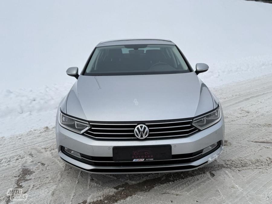 Grey Volkswagen Passat 2018 in Vilnius, with an engine capacity of 2.00 L and mileage of 99 thousand km for 15500 €, photo 3 on AUTOMOTO.COM.LV