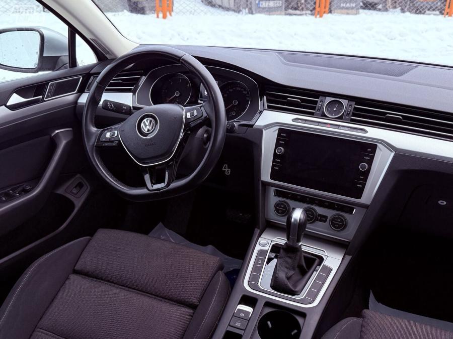 Grey Volkswagen Passat 2018 in Vilnius, with an engine capacity of 2.00 L and mileage of 99 thousand km for 15500 €, photo 11 on AUTOMOTO.COM.LV