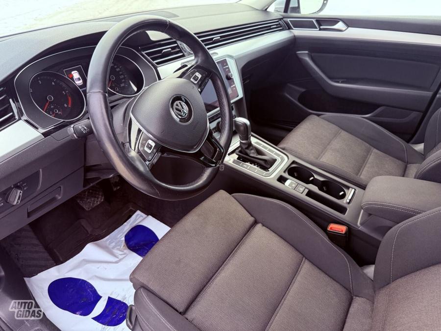 Grey Volkswagen Passat 2018 in Vilnius, with an engine capacity of 2.00 L and mileage of 99 thousand km for 15500 €, photo 12 on AUTOMOTO.COM.LV