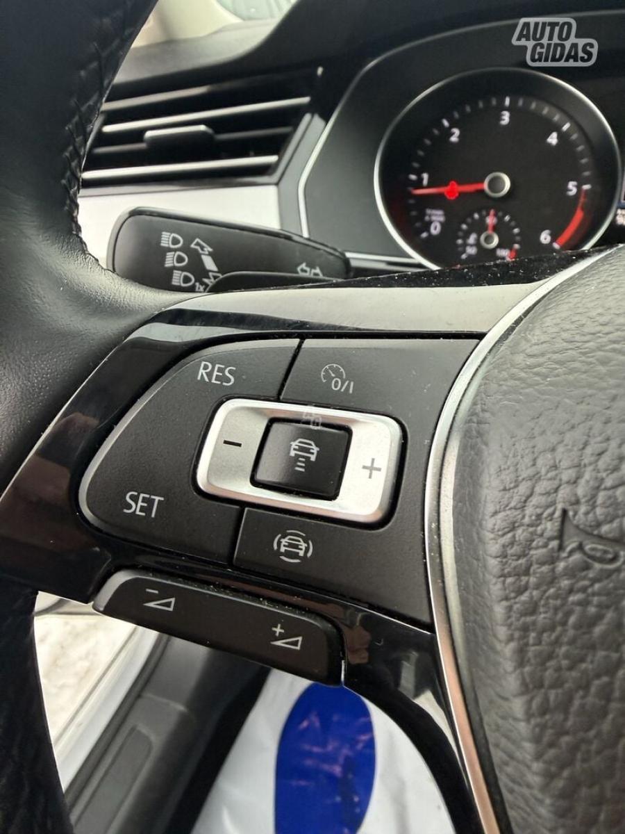 Grey Volkswagen Passat 2018 in Vilnius, with an engine capacity of 2.00 L and mileage of 99 thousand km for 15500 €, photo 18 on AUTOMOTO.COM.LV