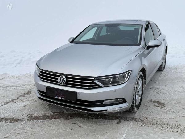 Pelēks Volkswagen Passat 2018 Viļņa, ar dzinēja tilpumu 1.97 L un nobraukumu 99 tūkst. km par 15500 €, foto 2 vietnē AUTOMOTO.COM.LV
