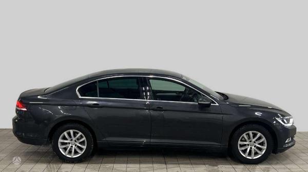 Grey Volkswagen Passat 2018 in Kaunas, with an engine capacity of 1.40 L and mileage of 120 thousand km for 14200 €, photo 3 on AUTOMOTO.COM.LV